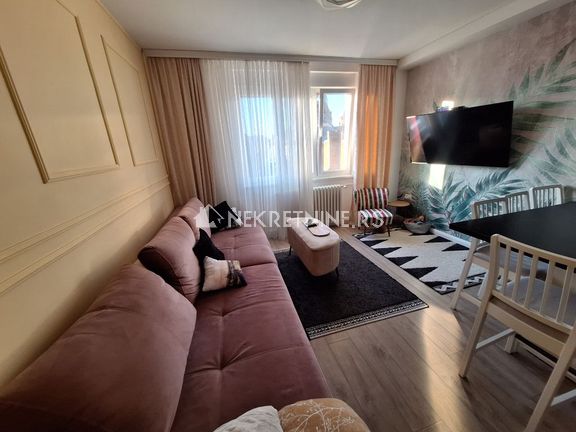 Strogi centar, 2 spavace sobe, parking