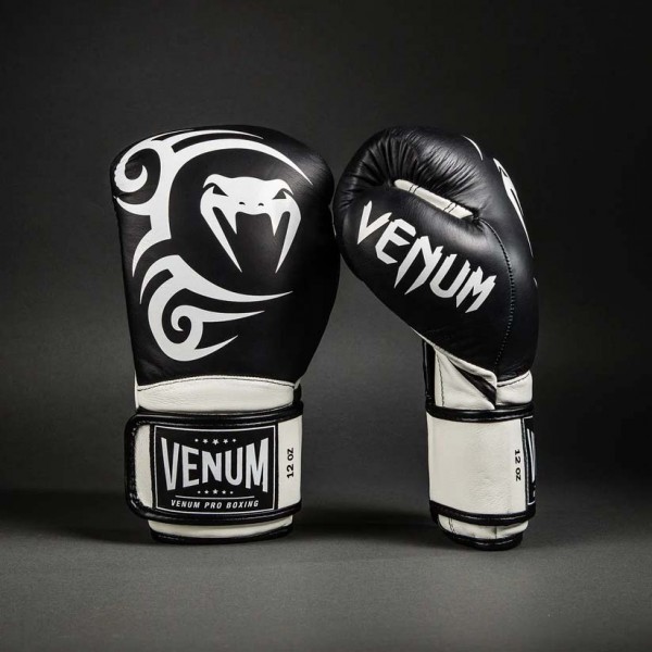 VENUM GIANT 2.0 MIKE TYSON PRO RUKAVICE CRNO/BELE 16OZ