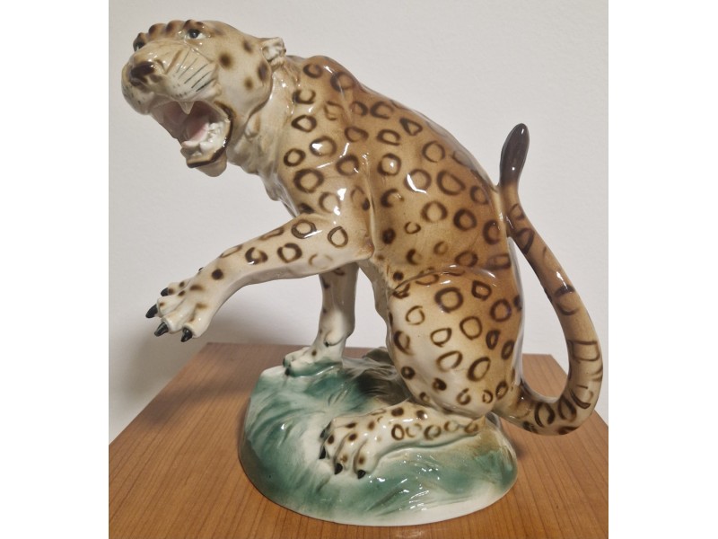 Vintage ,porcelanska figura leoparda