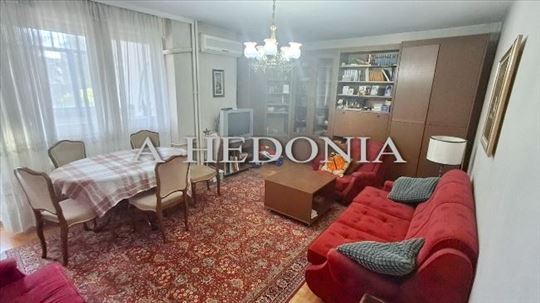 Konjarnik, Rudo, dvoiposoban, useljiv