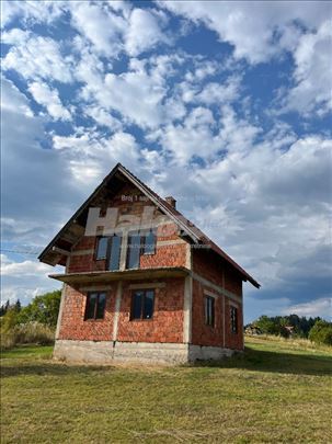 Prodaju se kuca i plac na Zlataru,voda i struja