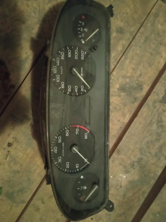 Kilometar sat brzinomer za delove neispravan Peugeot 406 1.8 16V 1997God