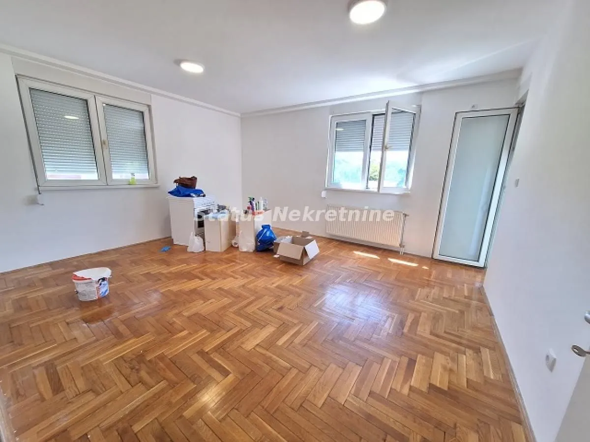 Izdavanje, trosoban stan, 65m², Centar, Novi Sad