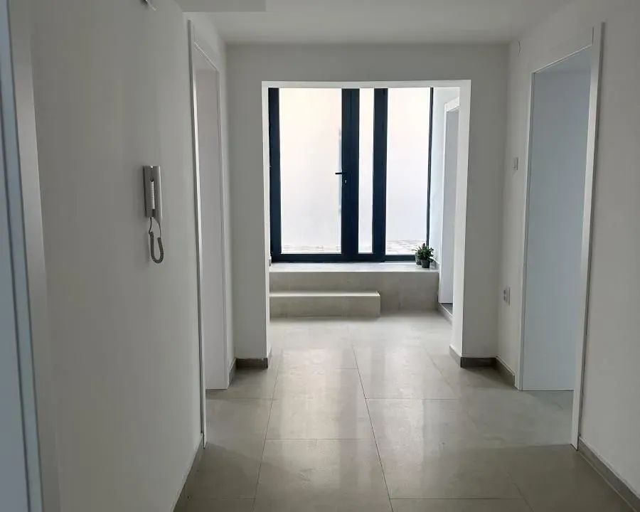 Izdavanje, poslovni prostor, 93m², Medijana, Niš