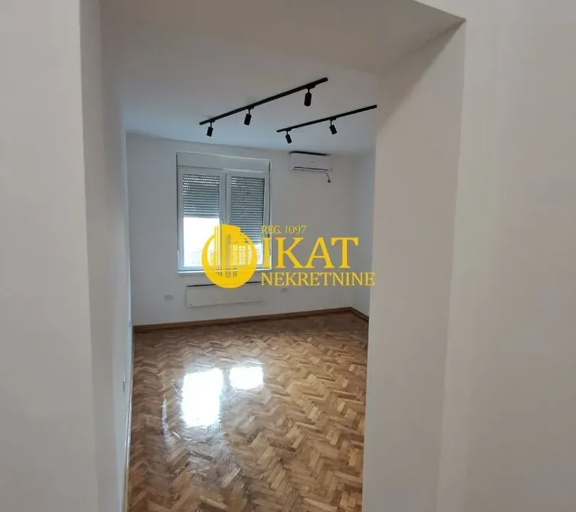 Izdavanje, jednosoban stan, 30m², Savski Venac, Beograd