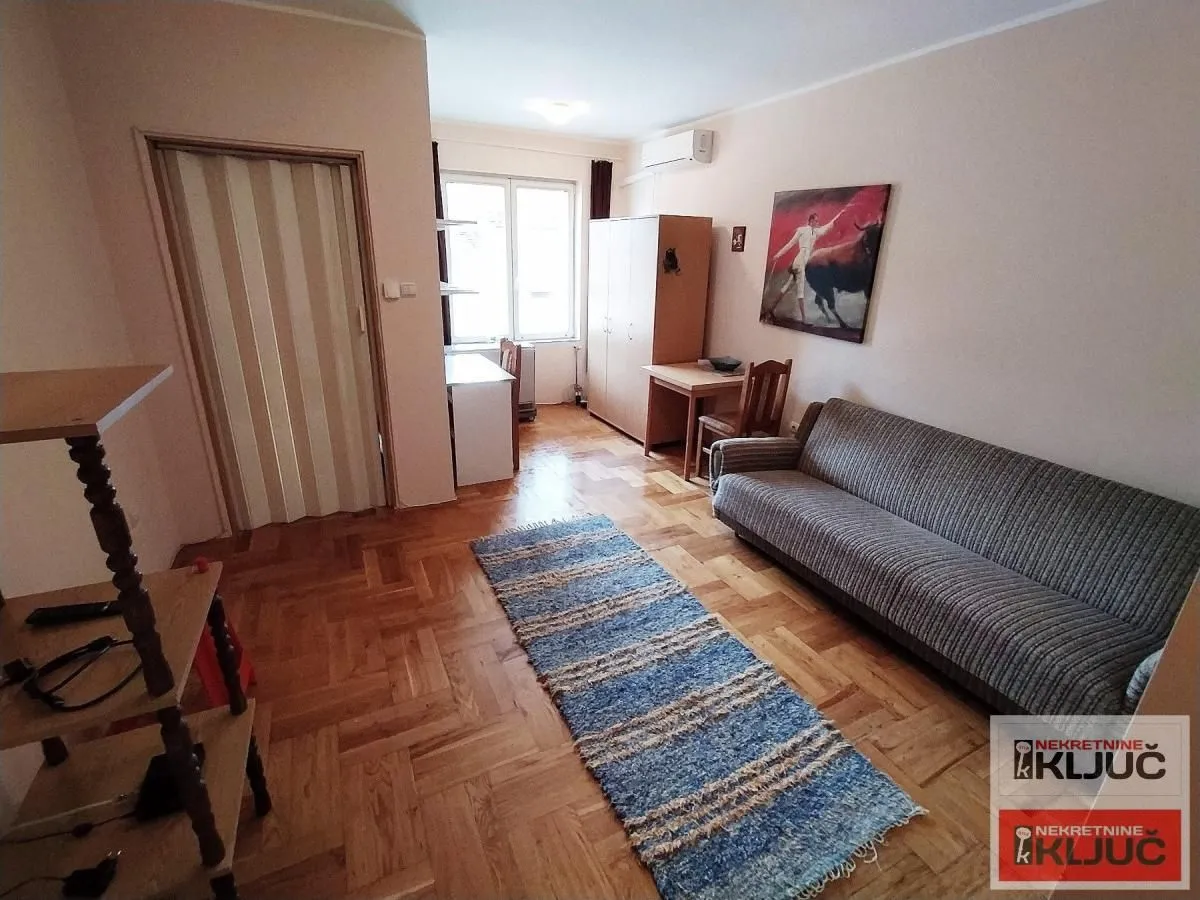 Prodaja, garsonjera, 27m², Bulevar patrijarha Pavla, Novi Sad Sve Podlokacije
