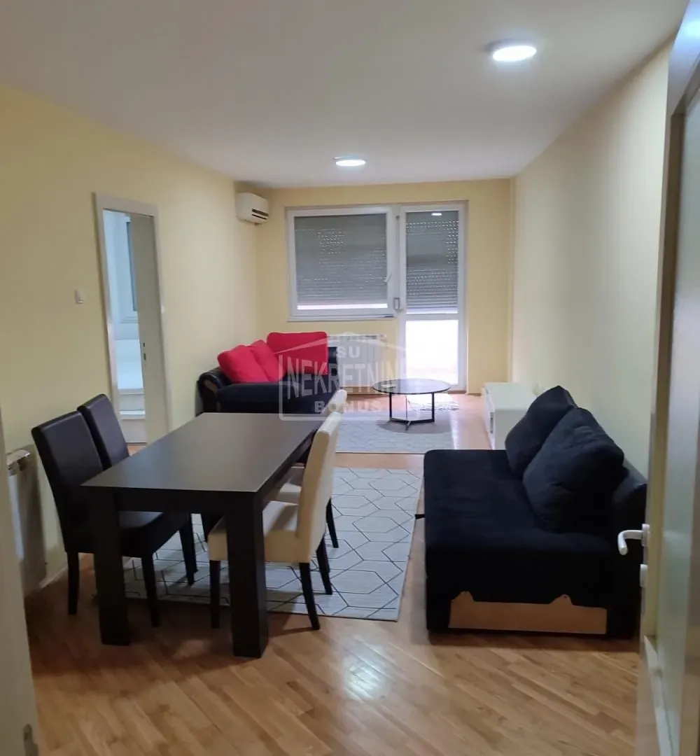 Prodaja, dvosoban stan, 52m², Centar, Subotica