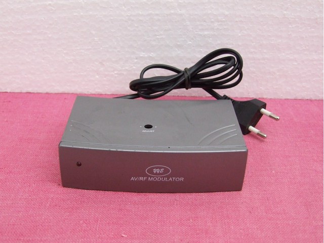Digisender AV/RF/UHF modulator RGB SCART izlazi+GARANCI