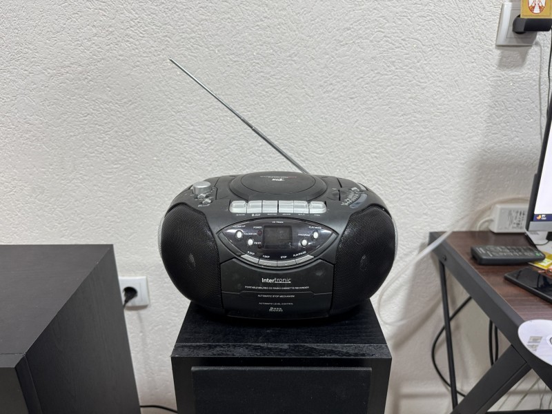 Intertronic portable radio tjuner