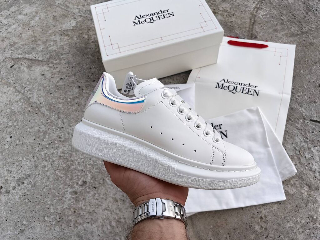 Alexander McQueen Oversized patike – bela koža sa iridescent detaljem