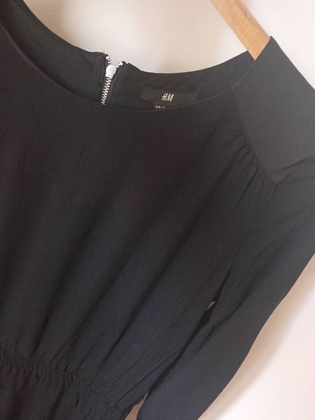 H&M haljina. Materijal 100% Viskoza. Veličina 34