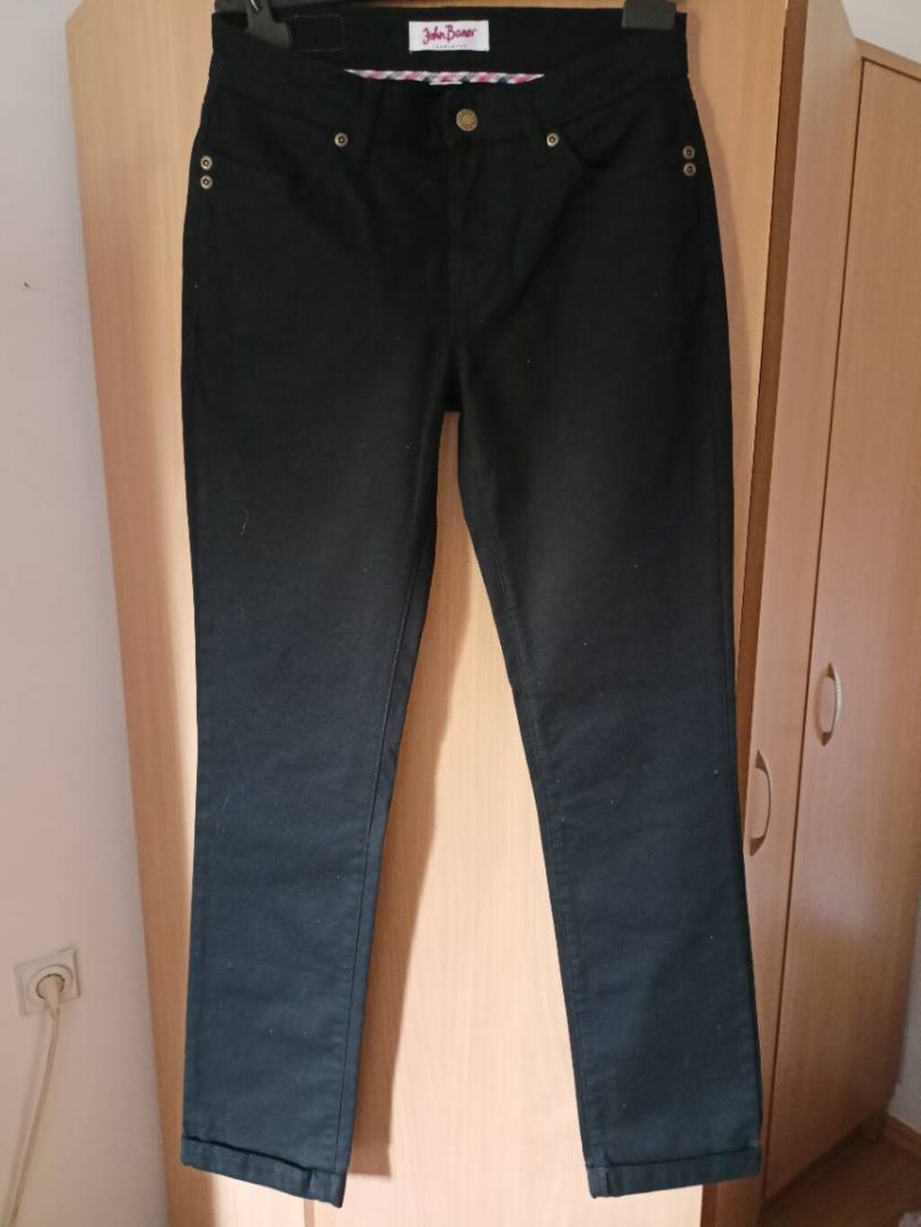 Pantalone John Baner, sa blago zvonastim nogavicama. Struk 37 cm