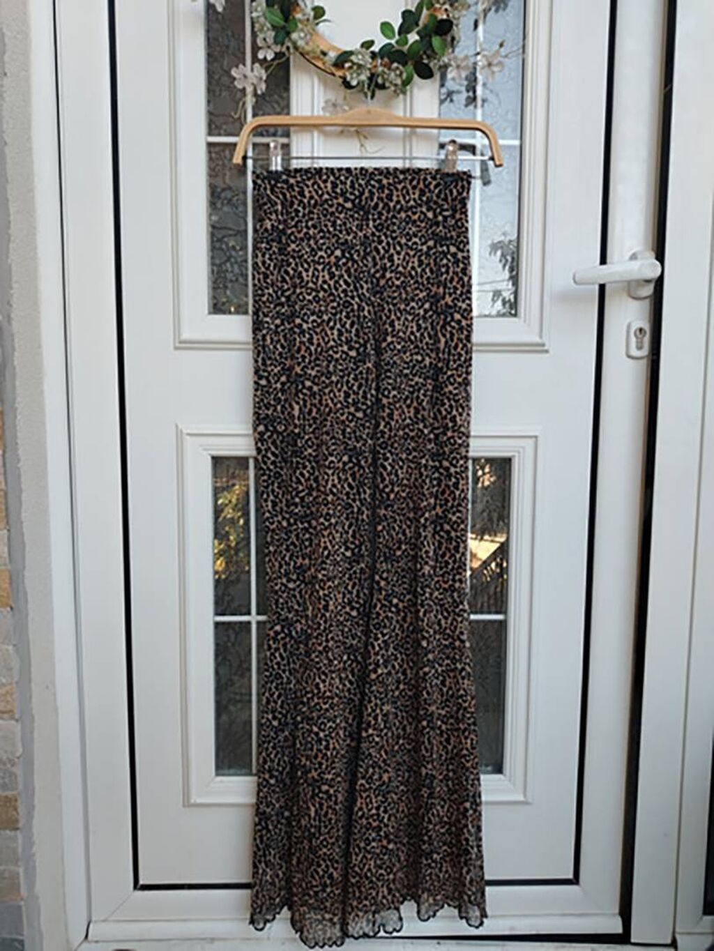 Bershka animal meš pantalone, blago zvonaste, meš - rastegljiva