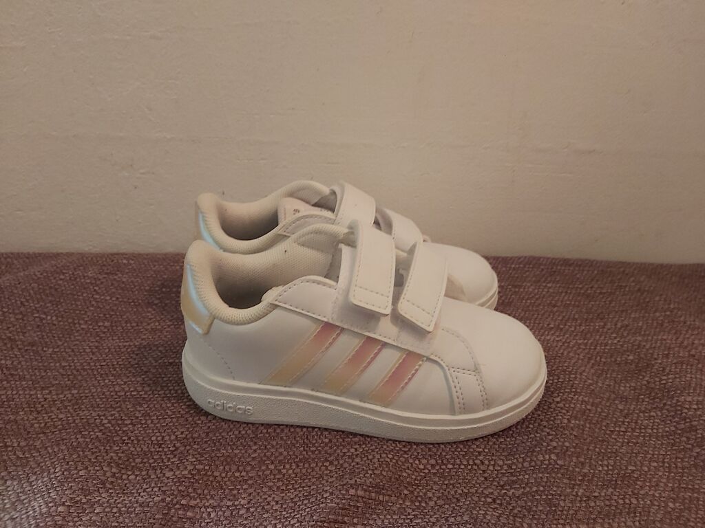 Dečje patike adidas,kao nove. - Model: adidas (klasični dizajn sa tri