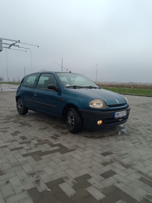 Renault Clio: 1.2 l | 2000 г. 242000 km Hečbek