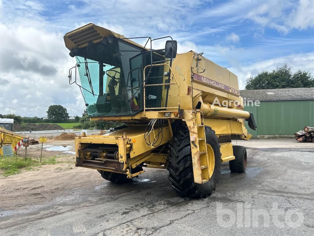Prodaje se New Holland TX34 kombajn za žito na aukciji