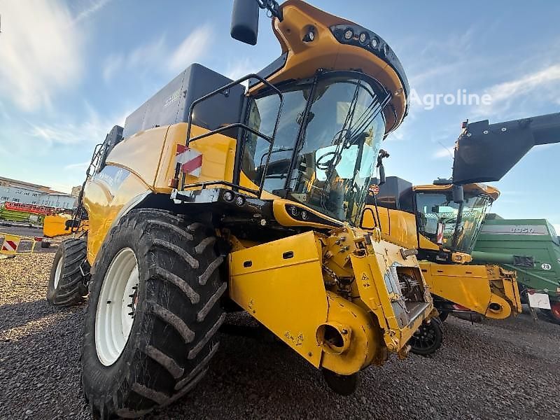 New Holland CR 9.80 T4i kombajn za žito