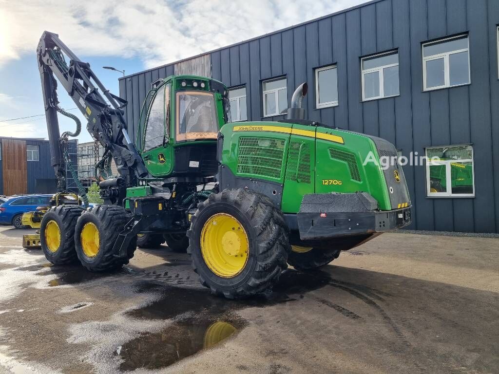 John Deere 1270 G harvester