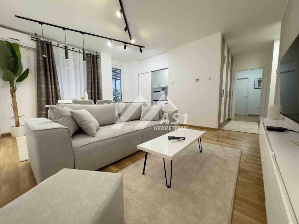 Izdajem LUX cetvorosoban stan na Sajmu !!! - novogradnja ID#4456 1.300 €