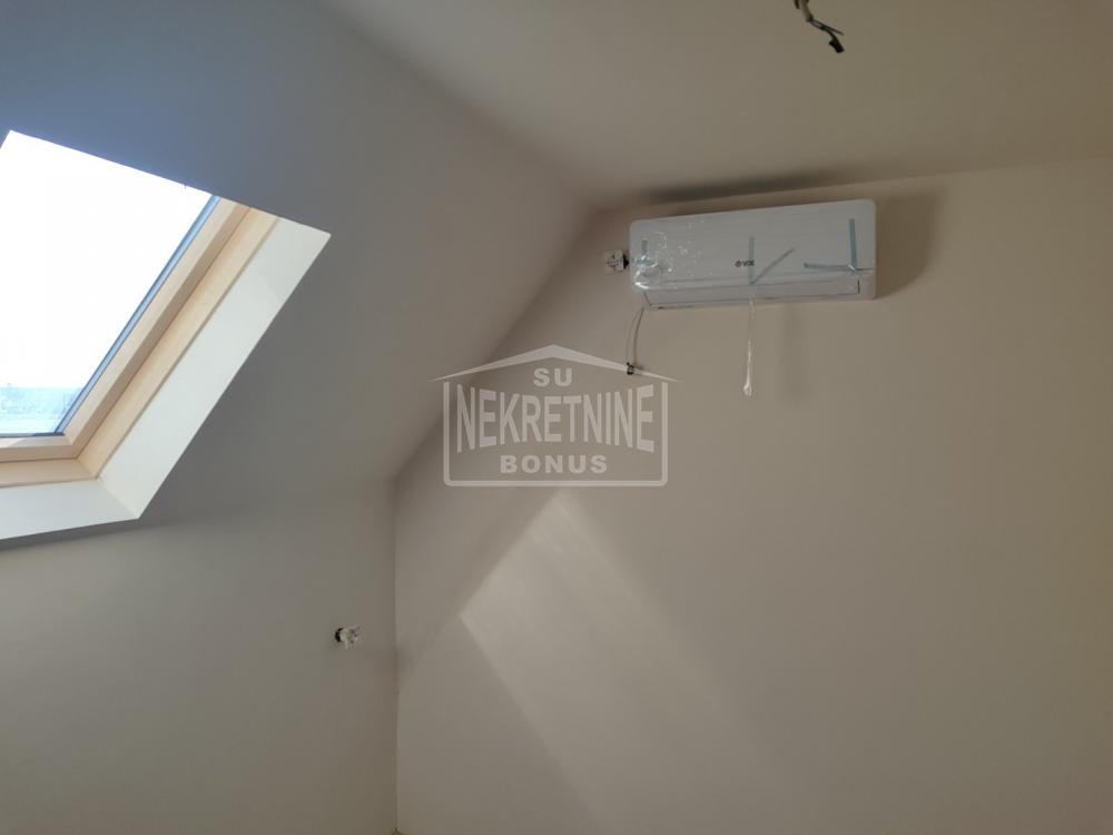 Subotica-Mali Bajmok-izdaje se 3 apartmana i 12 soba, kuća 280m2 ID#2016 1.600 €
