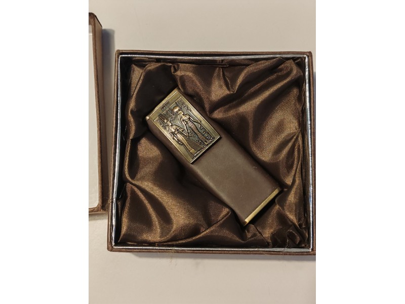 UPALJAC SA MOTIVIMA EGIPTA U KUTIJI LUXOR GROUP