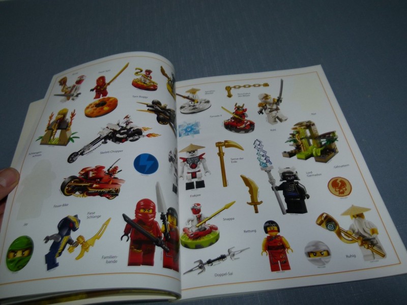 Lego NINJAGO knjiga sa stikerima