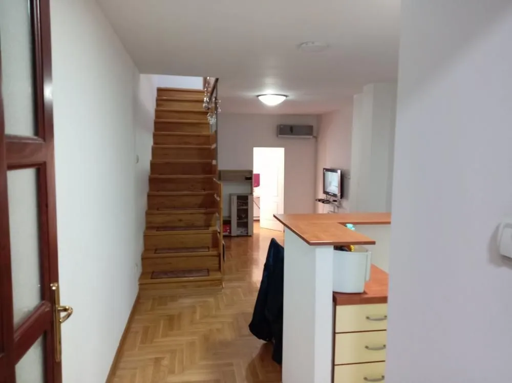 Prodaja, kuća, 108m², Uciteljsko Naselje, Zvezdara Sve Podlokacije
