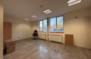Iznajmljujemo poslovnu zgradu 350m2, sa magacinom, Zemun, Meandri
