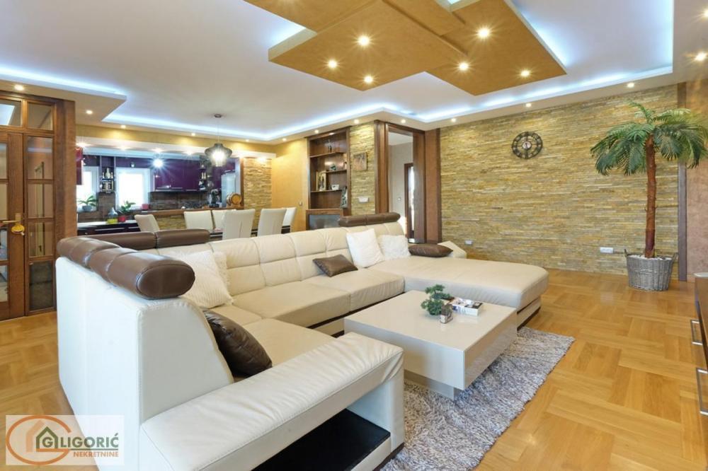 Kuća na prodaju, 460m2, 418.000€