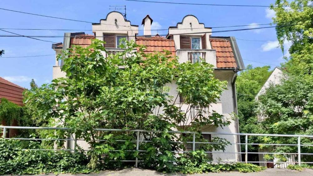 Kuća na prodaju, 250m2, 420.000€