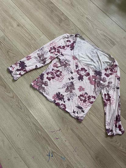 Roze cvetna crop bluza