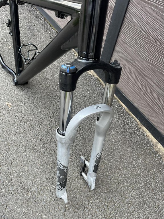 Cube ram sa Rock Shox Dart vilom i komponentama