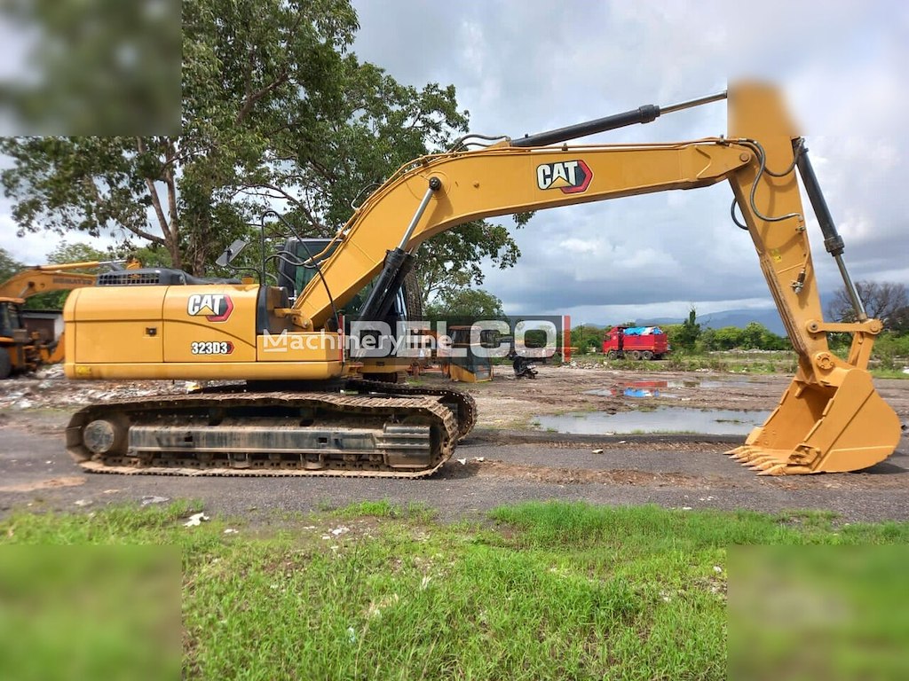 Novi Caterpillar 323D3 bager guseničar