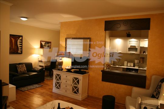 Stari grad Carigradska- Moderan apartman, 42m2