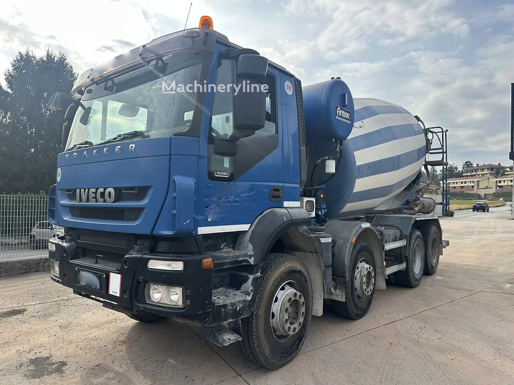 IVECO Trakker 450 kamion s mešalicom za beton