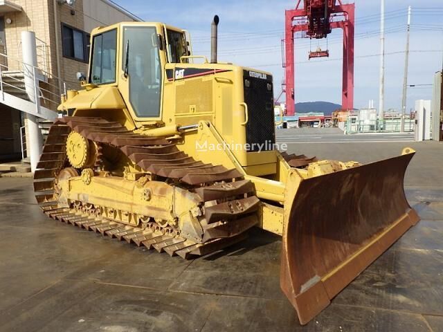 Caterpillar D6N buldožer