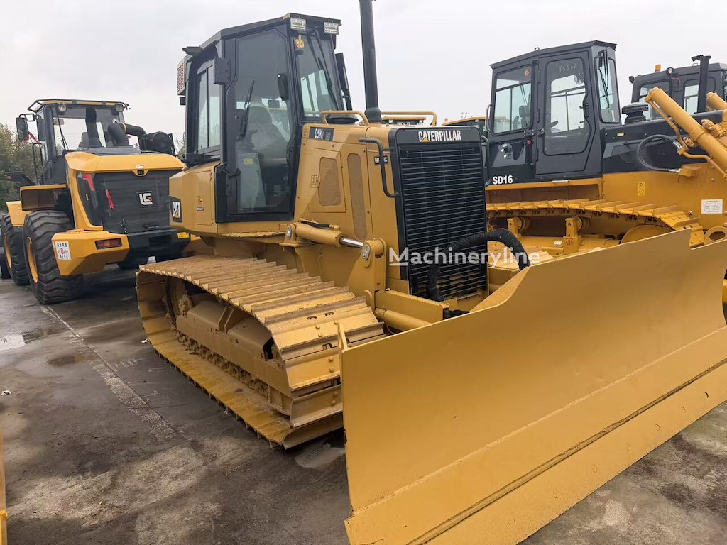 Caterpillar D5K buldožer
