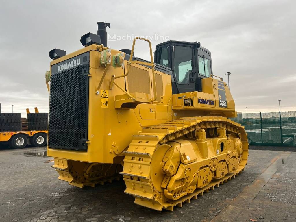 Novi Komatsu D 375 A-6R buldožer
