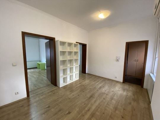 Kalemegdan, 100m2, 5 kancelarija, dvostran, svetao