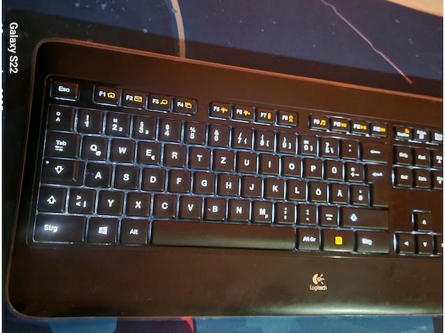 Logitech K800 Illuminated Bežična Tastatura