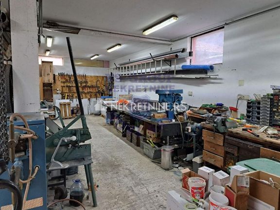 Na prodaju lokal površine 76m² realno oko 100m²