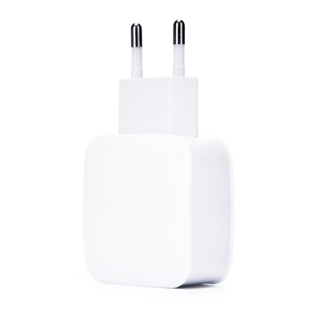 Kućni punjač Teracell Ultra Fast LP04 iPhone USB 2A Quick Charge QC 3.0 beli