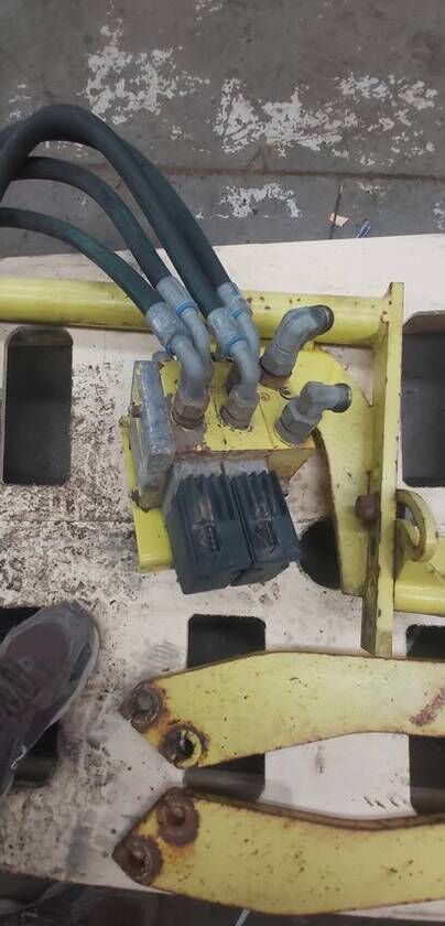 Danfoss Rozdzielacz DANFOSS hydrauliczny na cewki 157B4911 dwusekcyjny e hidraulični razvodnik za građevinske mašine