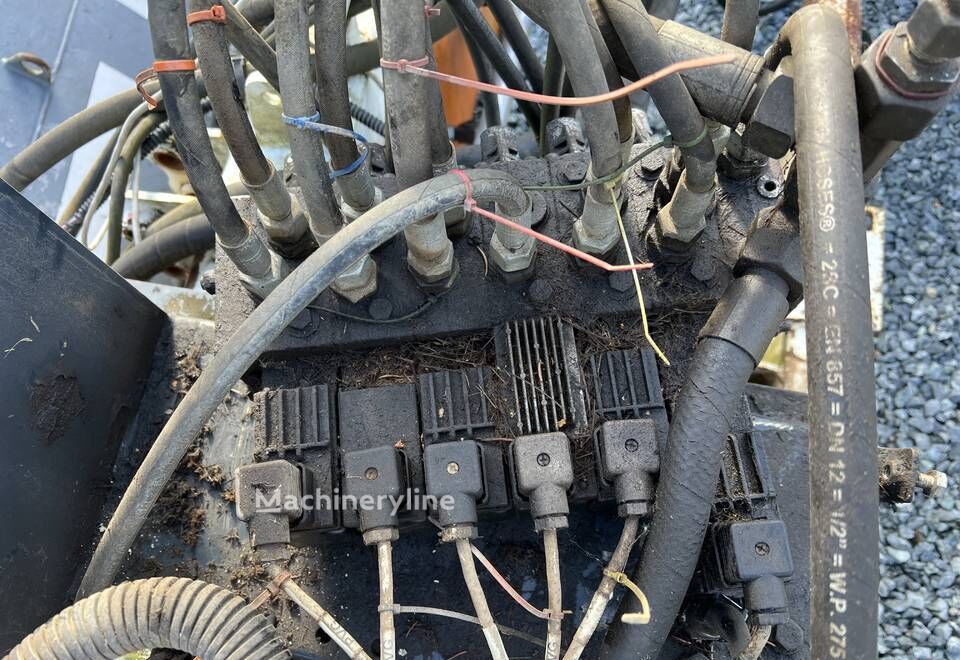Danfoss Rozdzielacz Danfoss 6 sekcyjny do koparki ładowarki PVG32 lub in hidraulični razvodnik za bagera