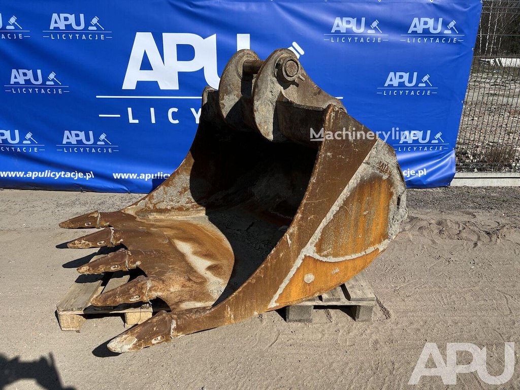 Prodaje se Komatsu kašiku za bager na aukciji