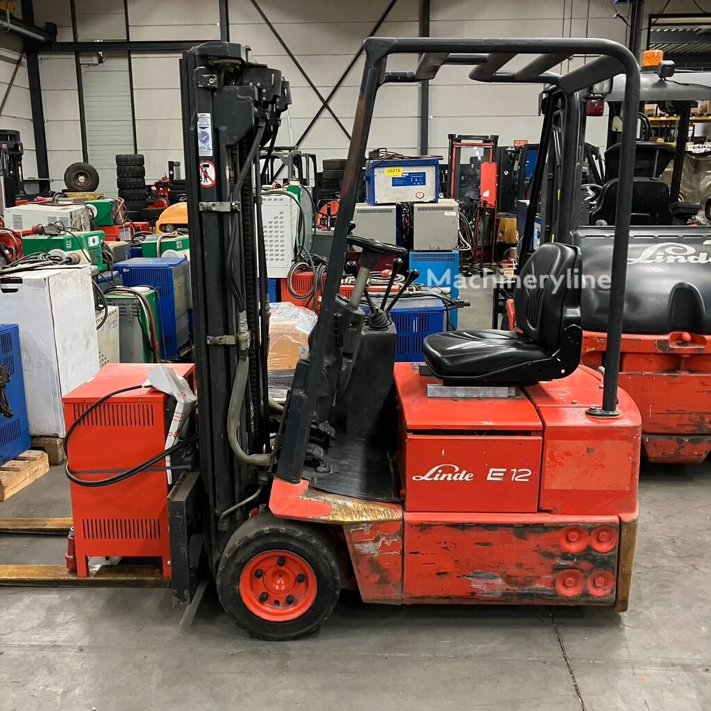 Linde E12Z-02 (324) viljuškar na tri točka