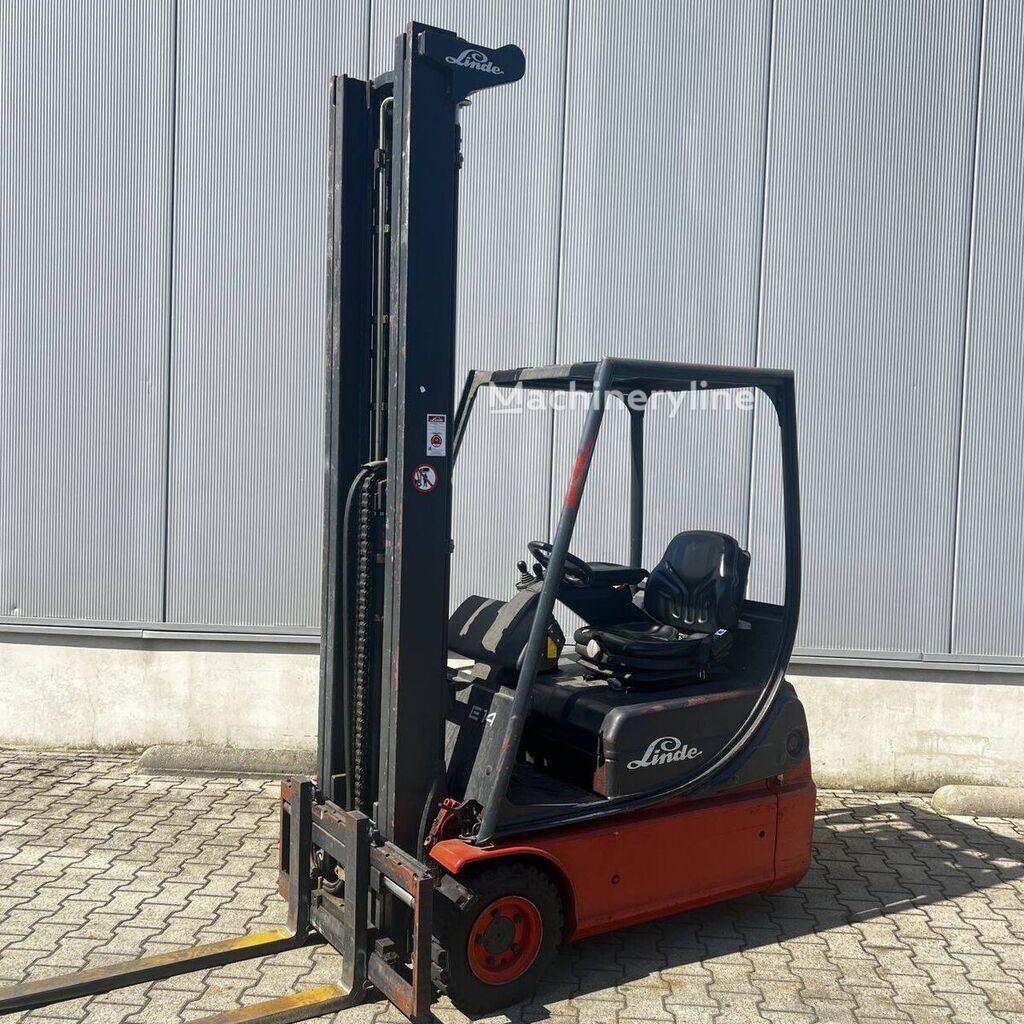 Linde E14 (335-02) viljuškar na tri točka