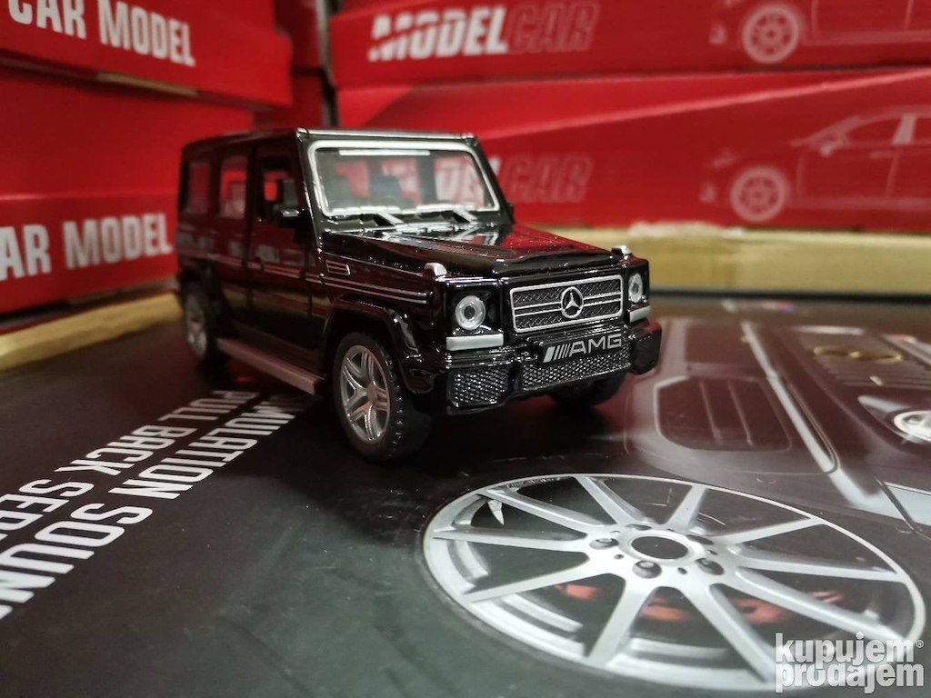 Crni Mercedes Benz G65 1/32