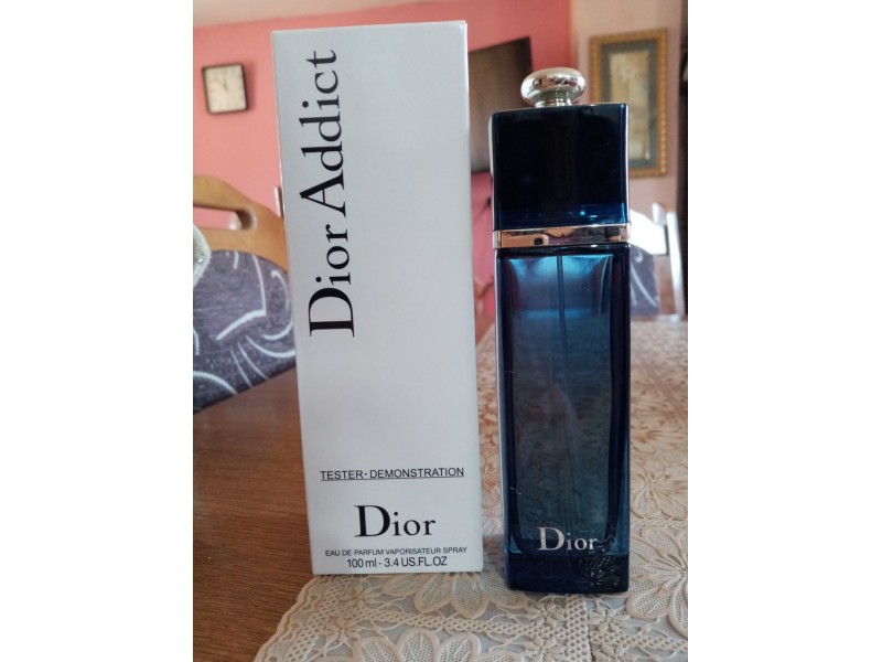 DIOR ADDICT - divan i jak
