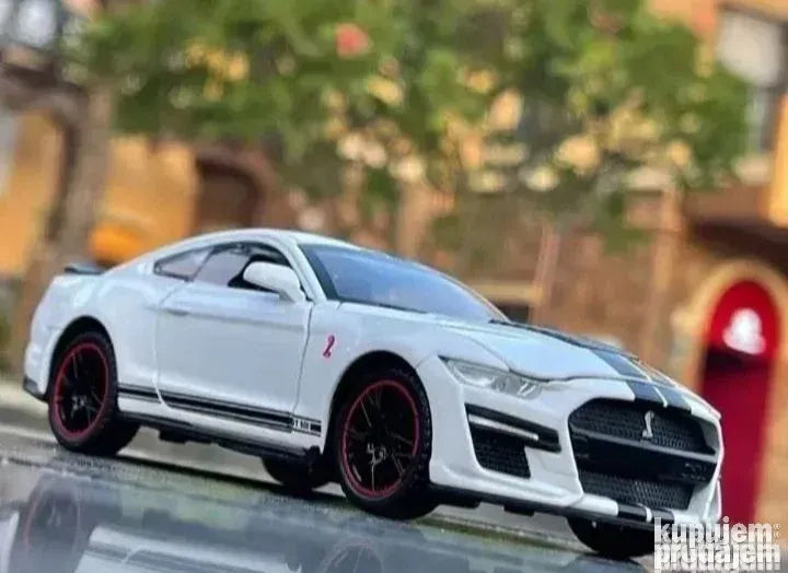 Ford mustang shelby 1:32 Beli metalni auto
